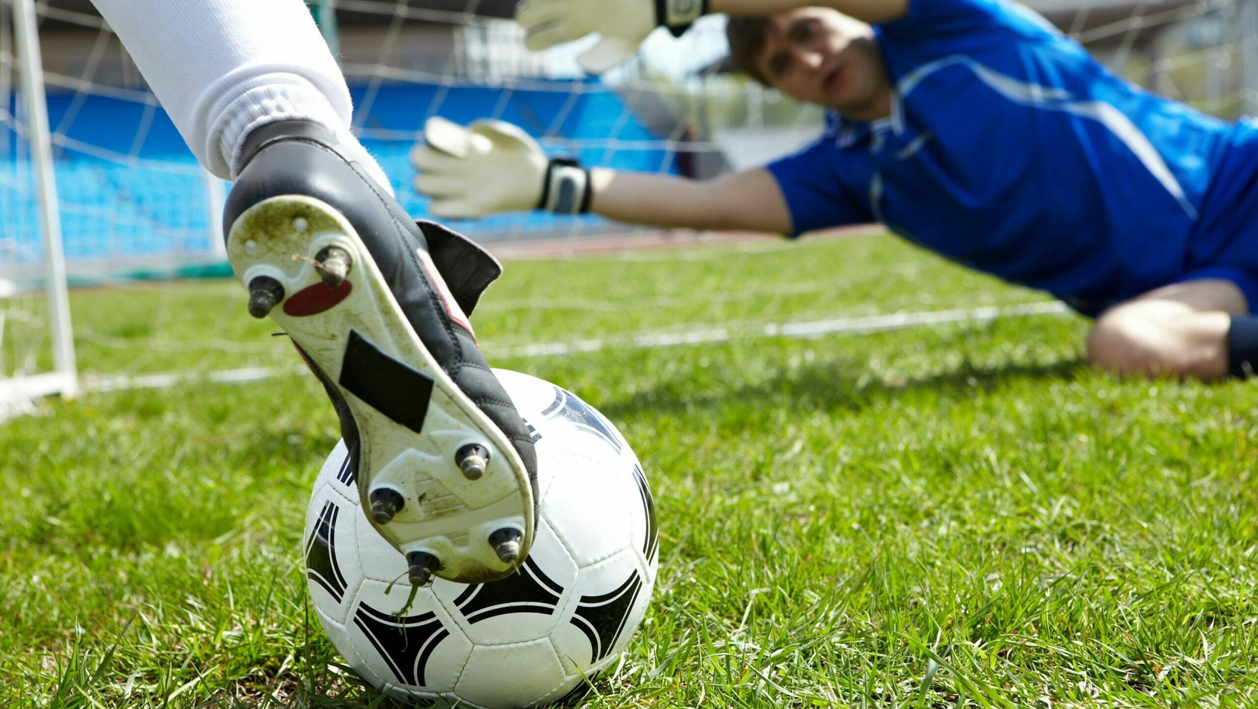 Top 10 Greatest Premier League Goals of All Time | Spond